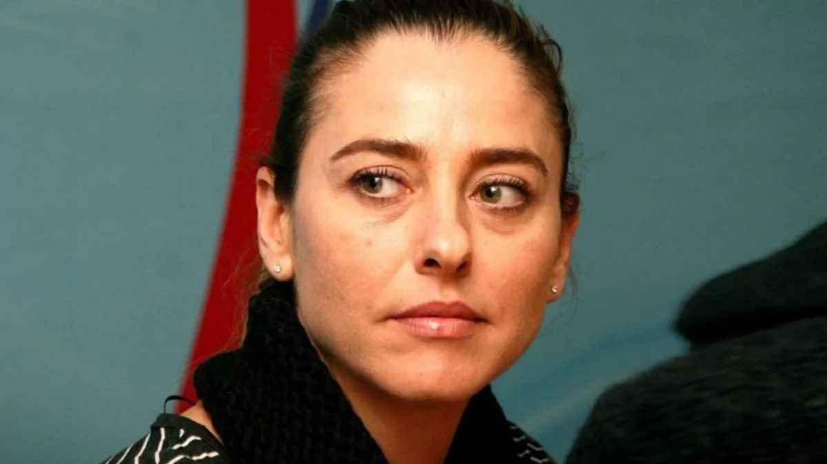 Ece Uslu'dan Kadir İnanır itirafı! Elimdeki kovayı fırlattım... - Haberler - Diriliş Postası