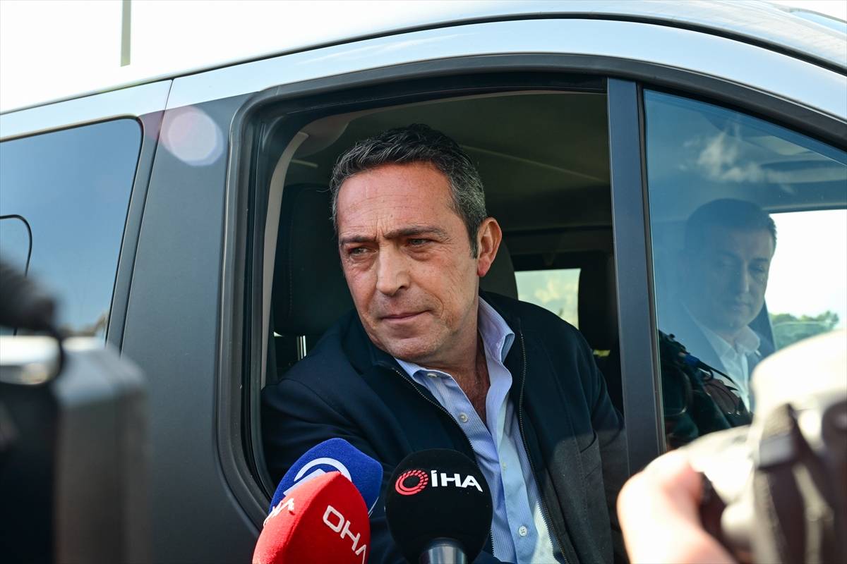 Kulüpler Birliği ve Fenerbahçe Başkanı Ali Koç, Halil Umut Meler'i ...