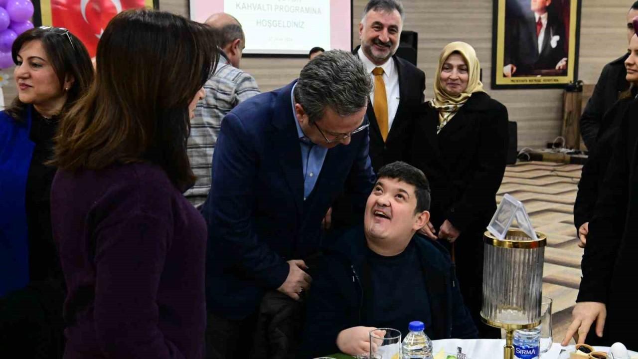 Vali Enver Ünlü ve Eşi Sema Ünlü özel bireyler ile buluştu