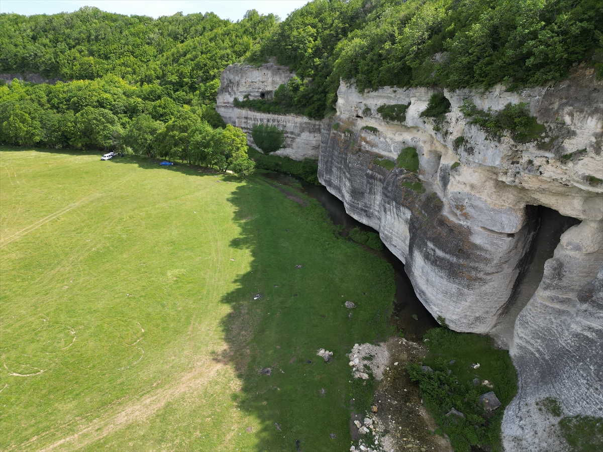 Tekirdağ'da Kanara Kanyonu'nda bulunan doğal kaya sığınakları tarih ...