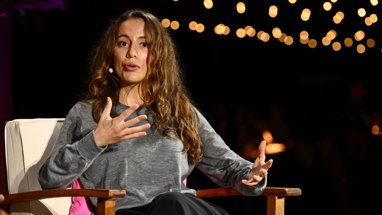 Eski OpenAI teknoloji şefi Mira Murati, yeni yapay zeka girişimiyle ...