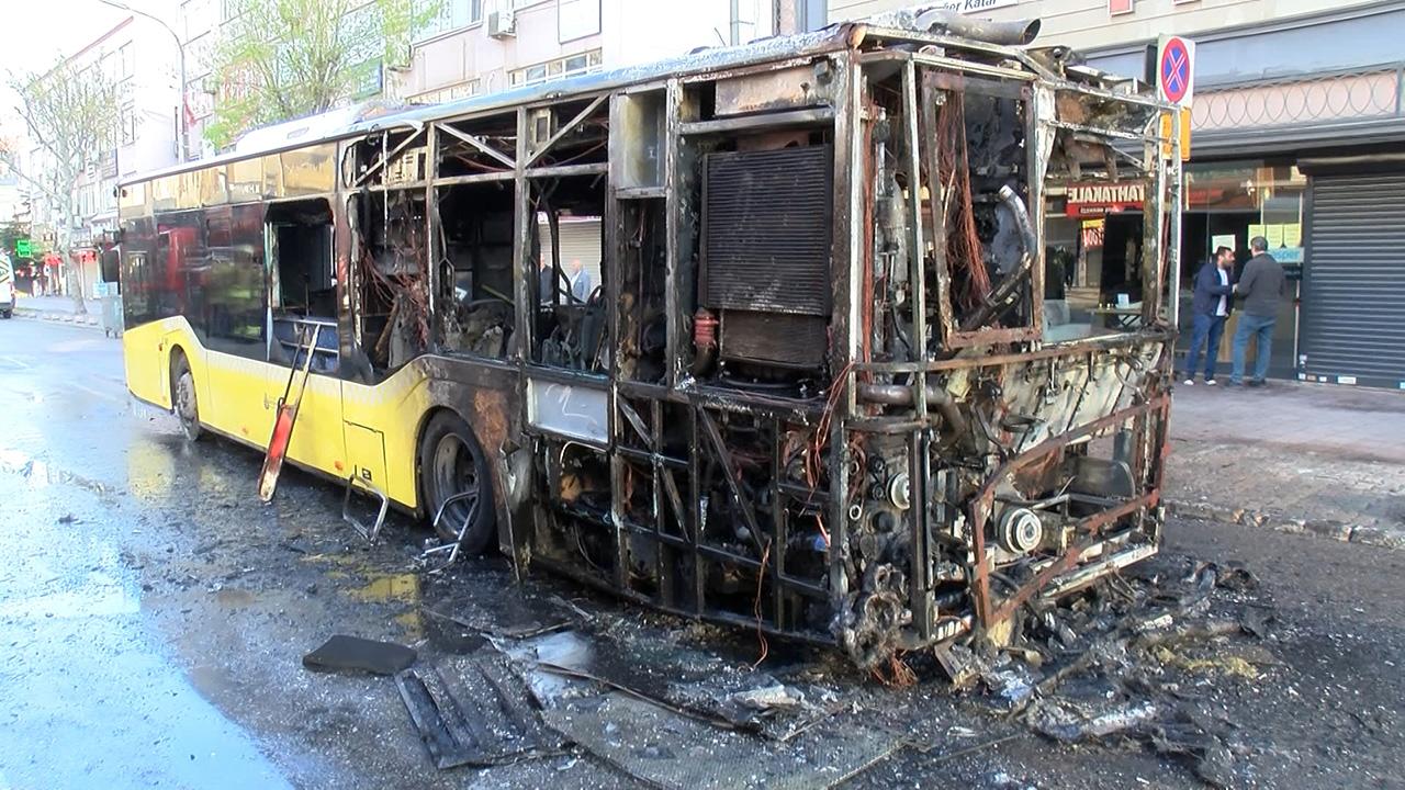 İETT otobüsünde yangın: Küle döndü