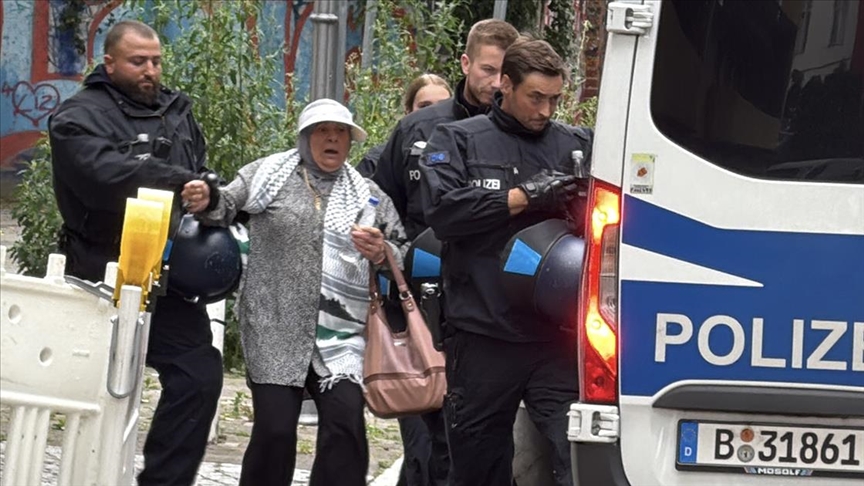 Berlin’de polis, Filistin’e destek yürüyüşünün tamamlanmasına izin vermedi